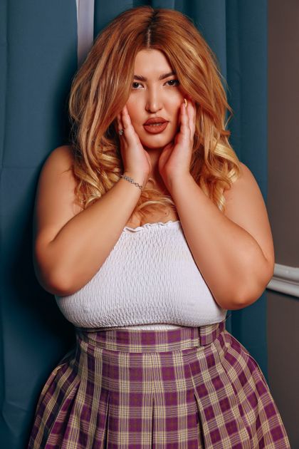 Best Hot Chloeeee OnlyFans Accounts | FansMetrics.com