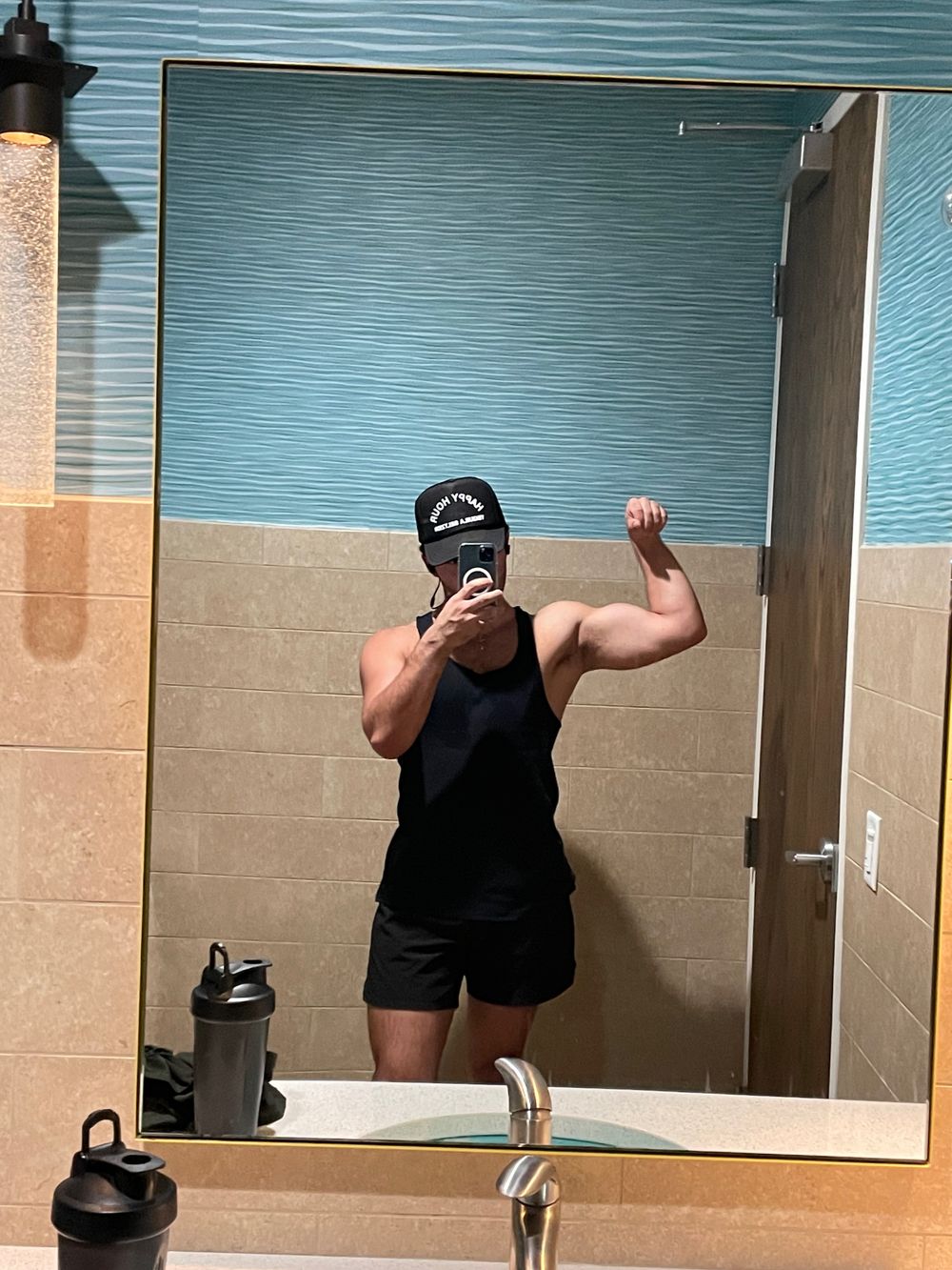 guythatguy1221 OnlyFans - Free Trial - Photos - Socials | FansMetrics.com