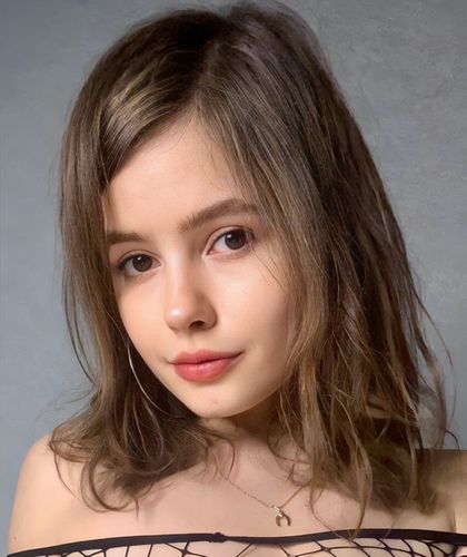 Best Hot Babyy_emm OnlyFans Accounts | FansMetrics.com