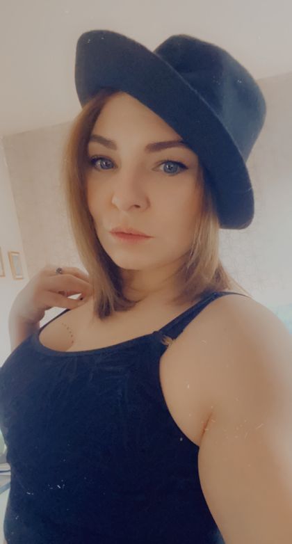 Best Wowlivia OnlyFans Accounts | FansMetrics.com