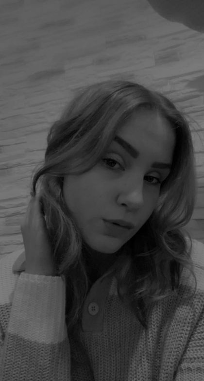 Best Hot Laurabae_ OnlyFans Accounts | FansMetrics.com