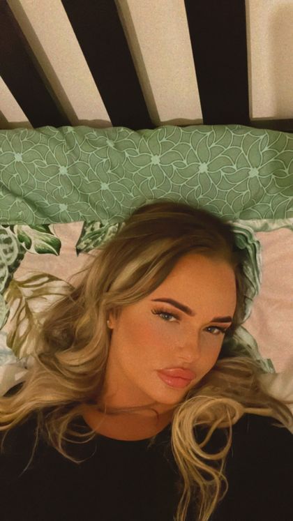 Best Hot Luvllilyy OnlyFans Accounts | FansMetrics.com