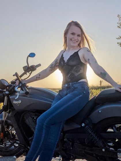 Best Hot Des Moines Iowa OnlyFans Accounts | FansMetrics.com