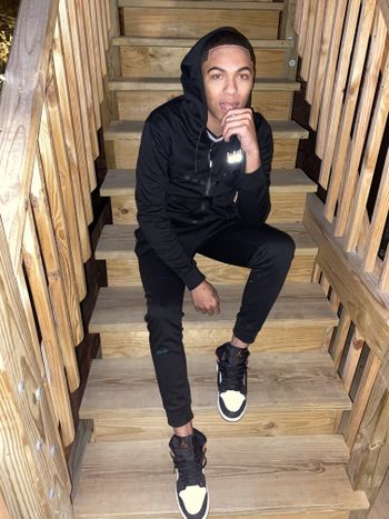 deshon_wilson OnlyFans - Free Trial - Photos - Socials | FansMetrics.com