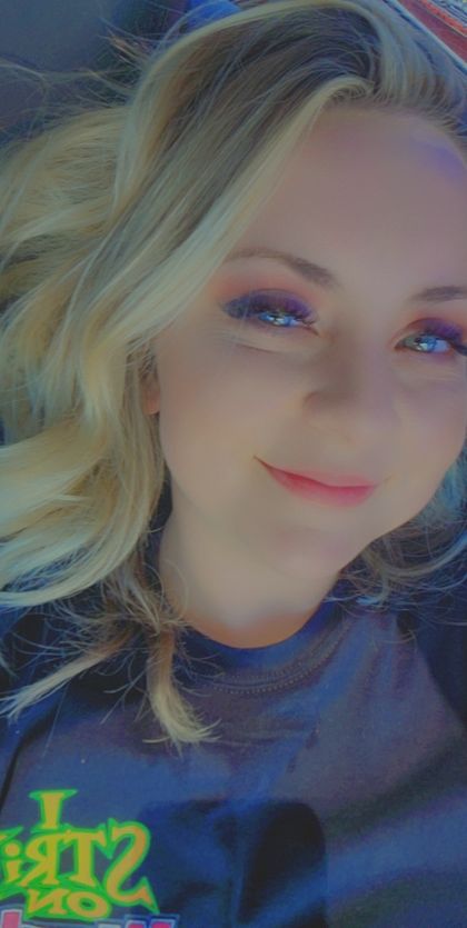 Best Hot Misswiggles OnlyFans Accounts | FansMetrics.com