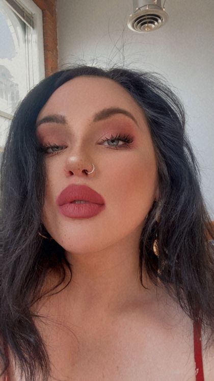 Best Hot Iowa OnlyFans Accounts | FansMetrics.com